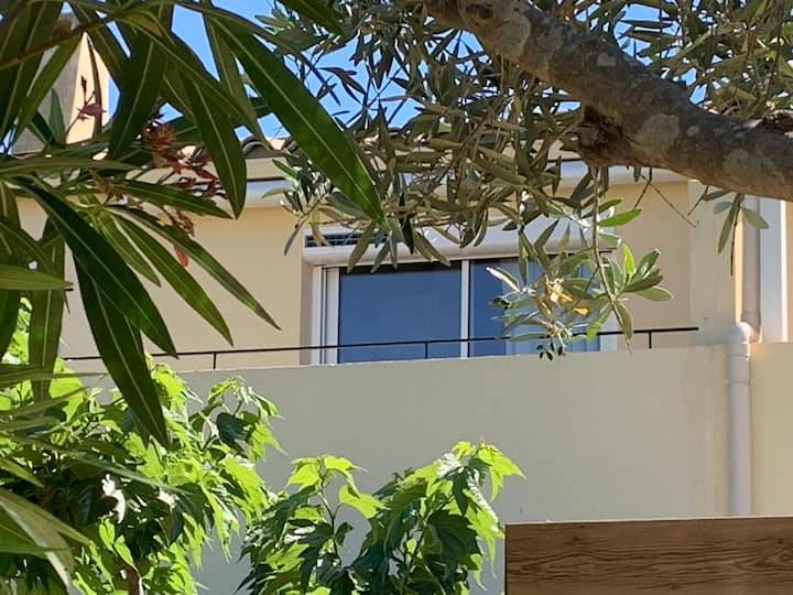 Très Joli Petit Appartement Dans Résidence Calme - Gruissan