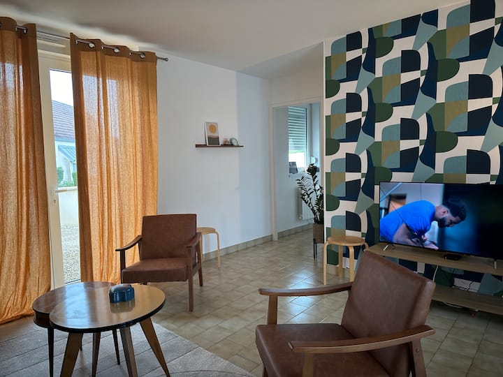 Maison Seventies, Climatisée, Parking Privé - Chablis