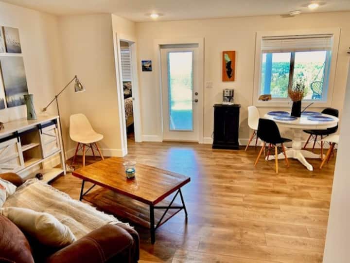 The Blue Door Guest Suite - Ladysmith