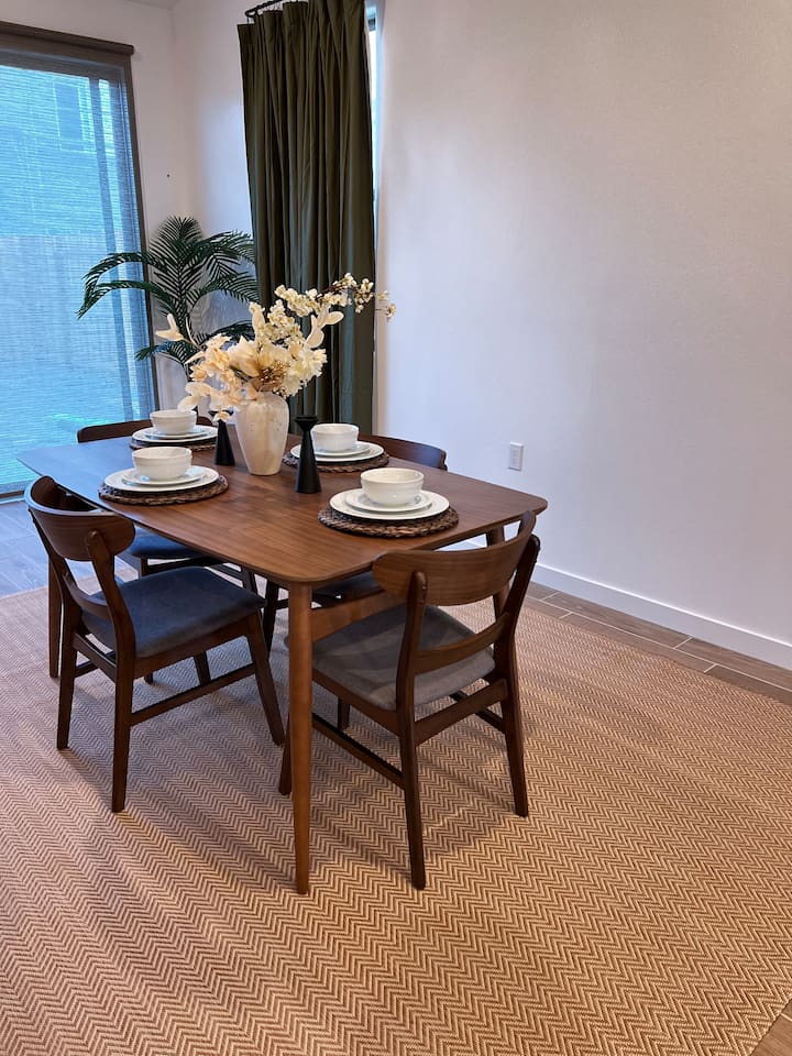 Upscale, Newly Built 2br/2ba Modern Sw Getaway - Bakersfield, CA