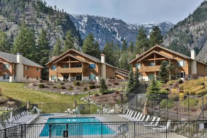 Condo ~ March Special! Stay 2 Nights - 3rd Free! - Leavenworth, WA