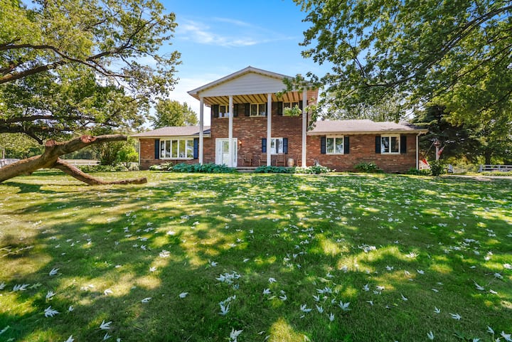 Fun At The Farmhouse - Deep River Waterpark, Crown Point