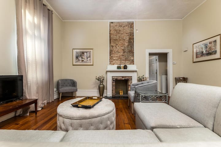 Relaxing Suite In Historic Home - Macon, GA