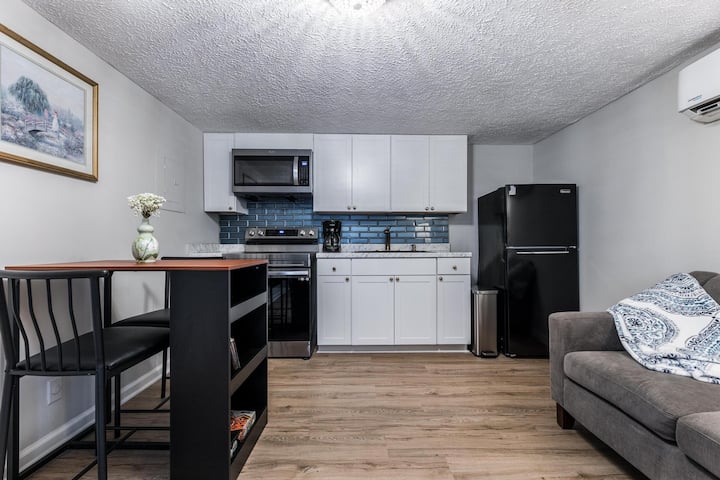 Beautiful Two Story Private Suite - Macon