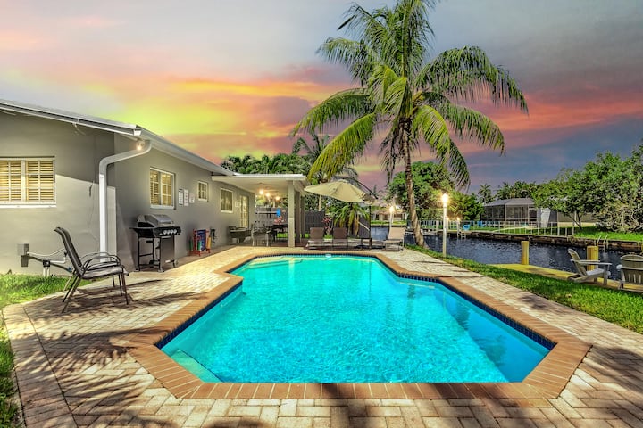 Tranquil Waterside Retreat - North Lauderdale, FL