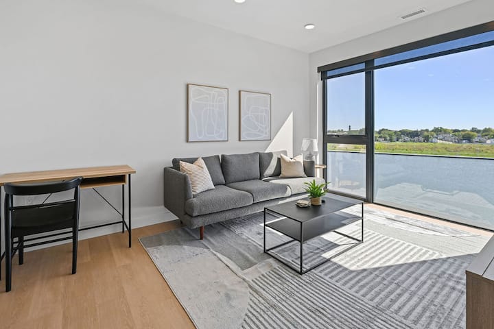 1 Br In Oshkosh W/ Gorgeous Fox River Views - Oshkosh, WI