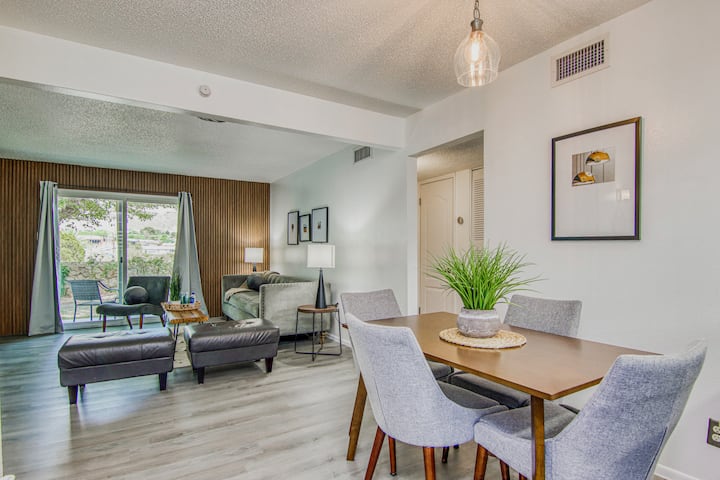 Westside Condo (Near Utep) - El Paso Zoo and Botanical Gardens