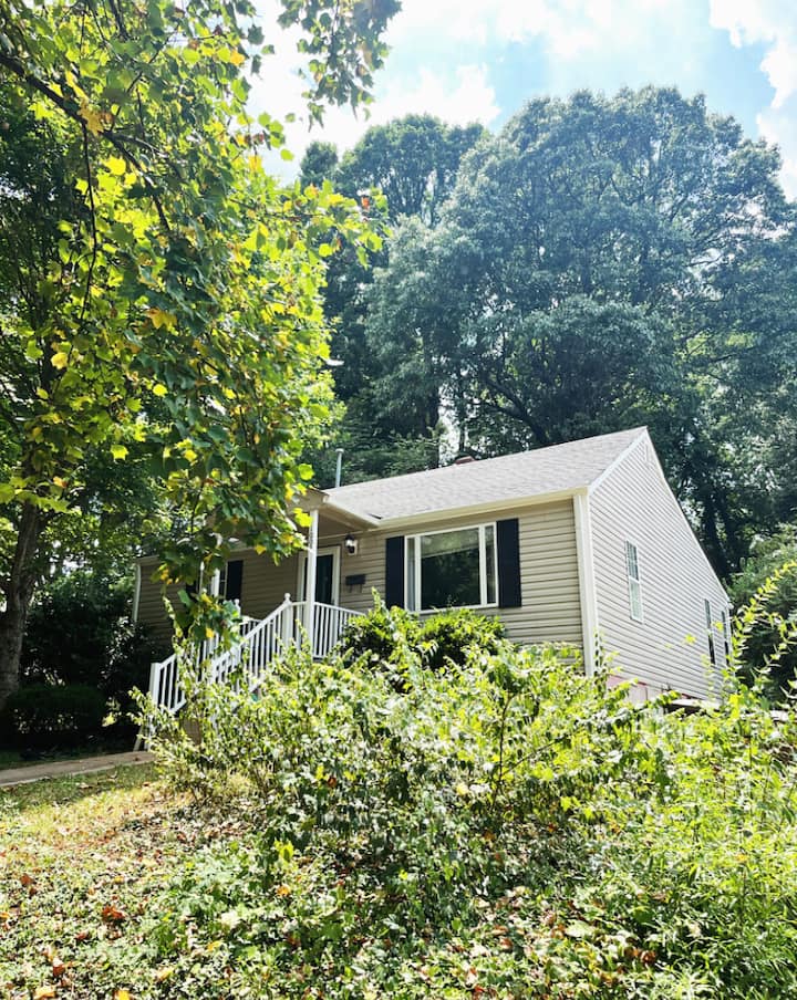 Quiet Home Amongst The Trees- Month Stays 42% Off - Greensboro, NC