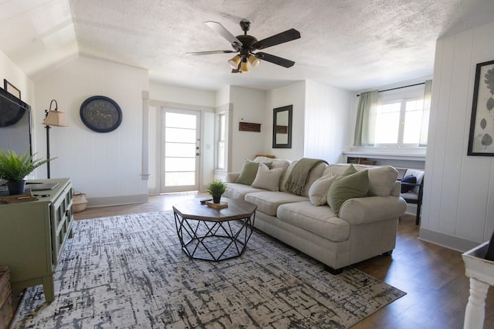 Long-term Historic Upstairs Apartment - Corona, CA