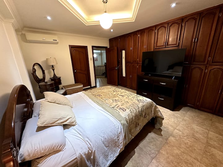 1.2.2.0 Hermosa Casa Frente Al Hotel Oro Verde - Machala