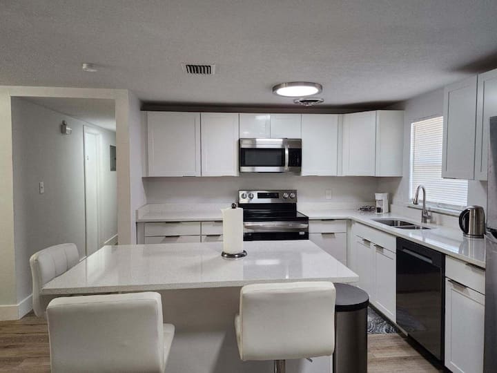 Sunshine Room - Winter Garden, FL