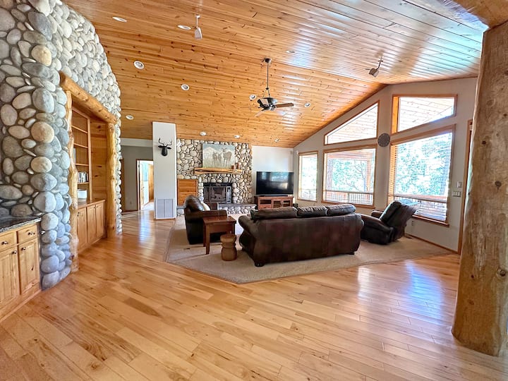 Torreon Luxury Cabin, Large Deck, King Beds - Show Low, AZ