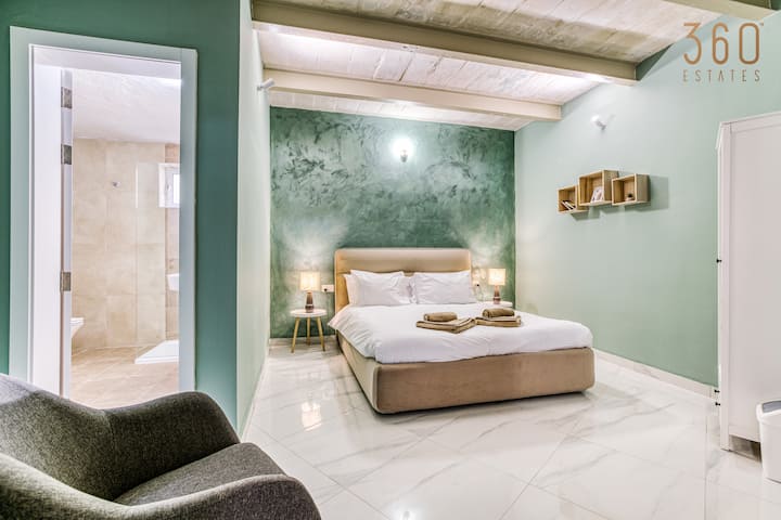 Spectacular 5br Townhouse Located In Sliema - Valletta