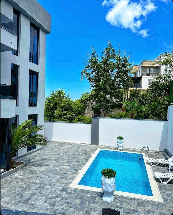 Villa With Pool & Gorgeous Views - Batumi