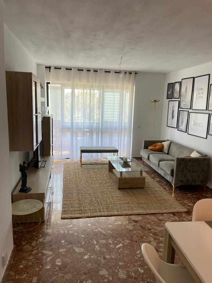 Hab Privada Lr2 Cama Individual Grande - Málaga