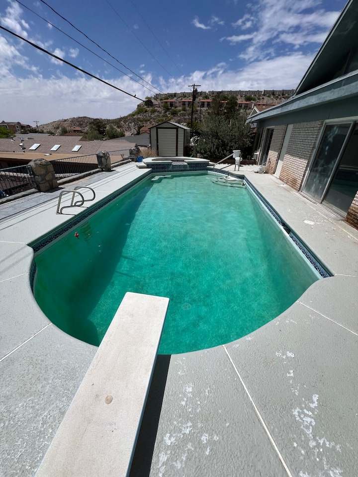 10ppl 5 Beds Pool & Jacuzz| 10 Min To Dtwn| Utep - El Paso, TX