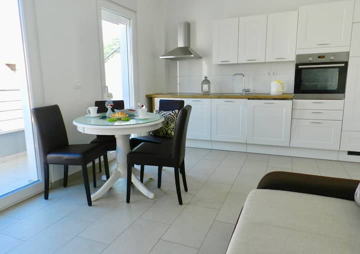 Apartman Sa Balkonom - Brela