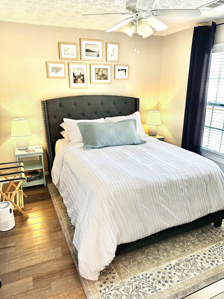 Clean Peaceful Room & Lounge - Peachtree City, GA