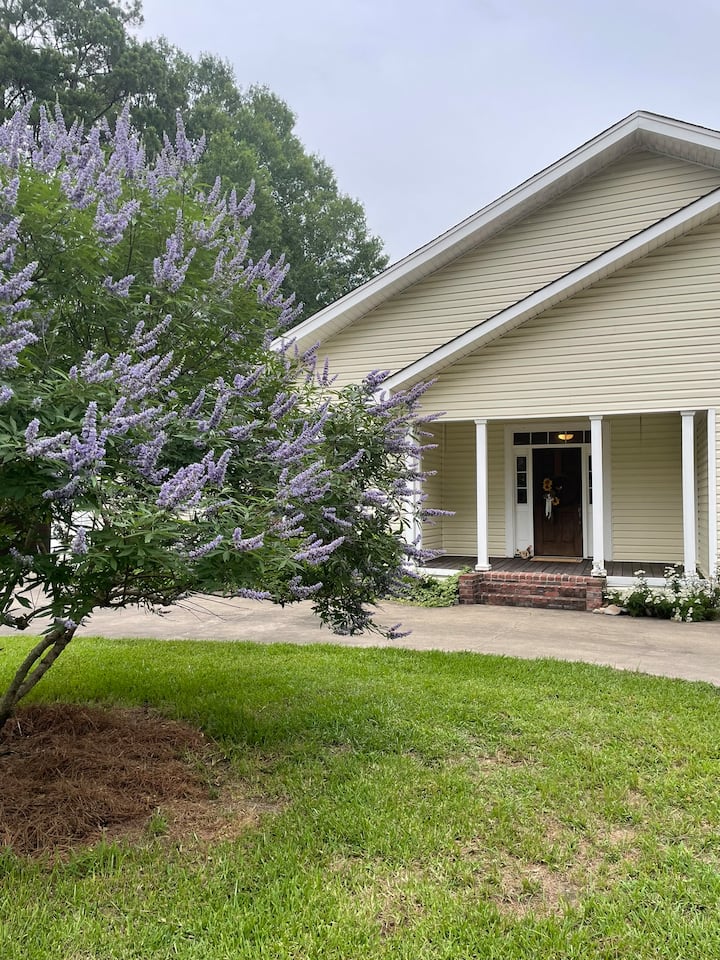 The Yellow Farmhouse - Candy Cane Lane, Calhoun