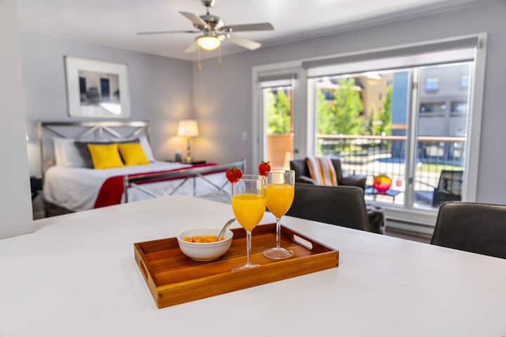 Cozy Condo With Views, Hot Tub & Great Location - Breckenridge, CO