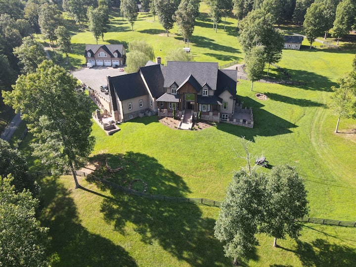 Luxury Mansion In Blue Ridge, Ga - Blue Ridge, GA