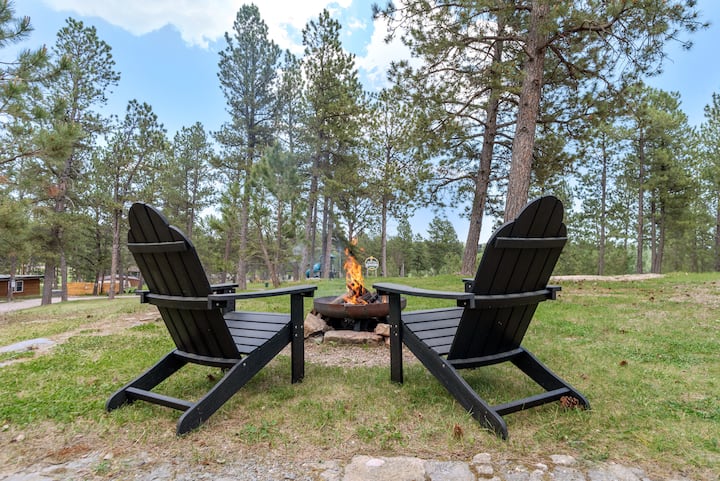 Rustic Sanctuary: Firepit + Sauna + Enjoy Wildlife - Custer State Park, South Dakota