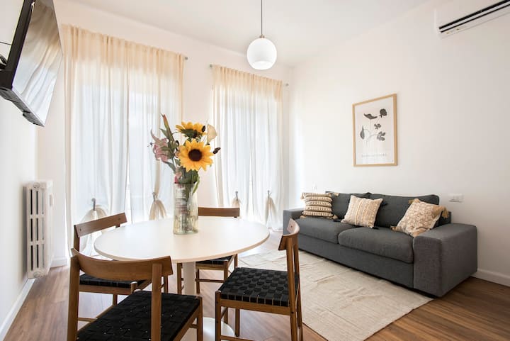 Sunny  Renovated Apartment With Balcony / Metroa - Ciampino