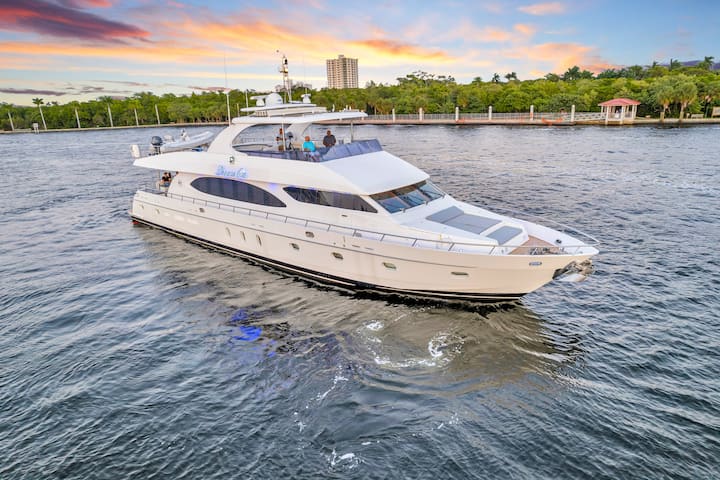 100' Yacht 1/2 Day Charter - Nassau