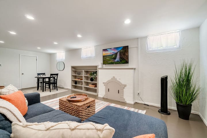 Stylish 2 Bedroom Duplex Near Old Town - Fort Collins, CO