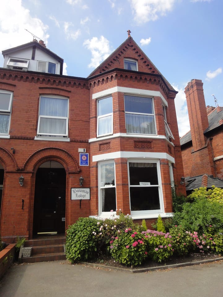 Room 2 Family Room Double / Single Bed - Chester