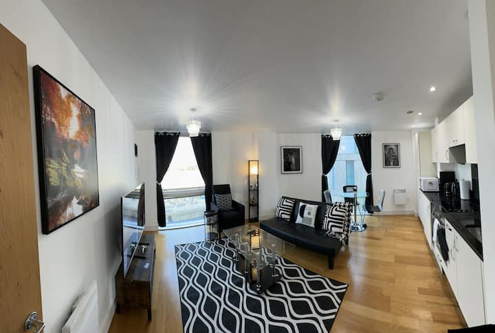 Chatham Quays - Tranquil Oasis 2 Bed With Parking. - Gillingham