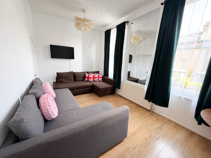 Large House In Hackney - London