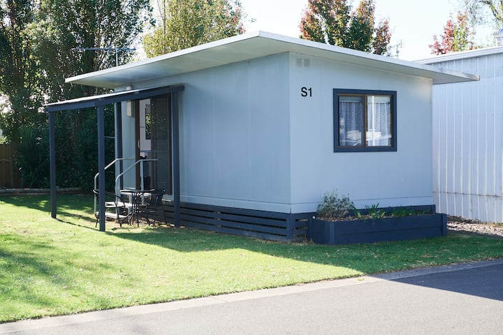 Basic Studio Cabin - No Ensuite Bathroom - Mount Gambier