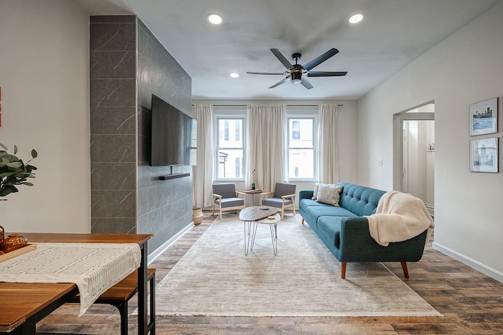 Newly Renovated, Spacious Home With Local Hosts - Pittsburgh, PA