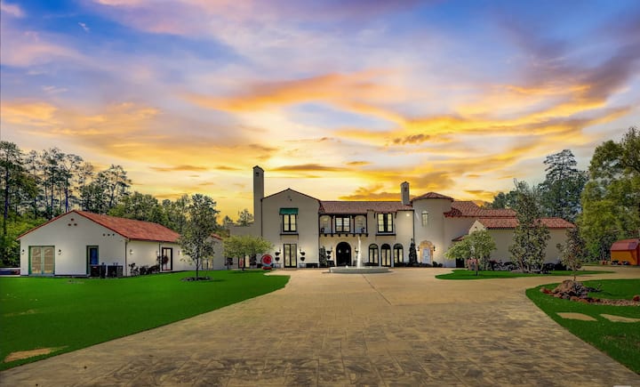D-mansion Vacation House - Tomball, TX