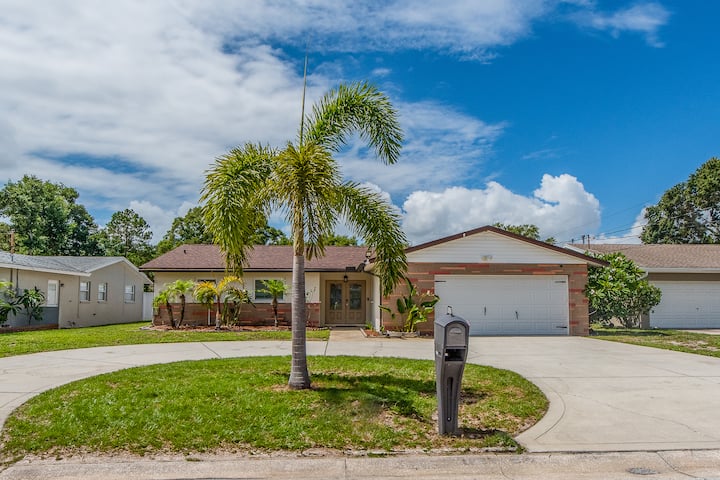 New Updates, Brand New Furnishings, Pool, By Beach - Clearwater, FL