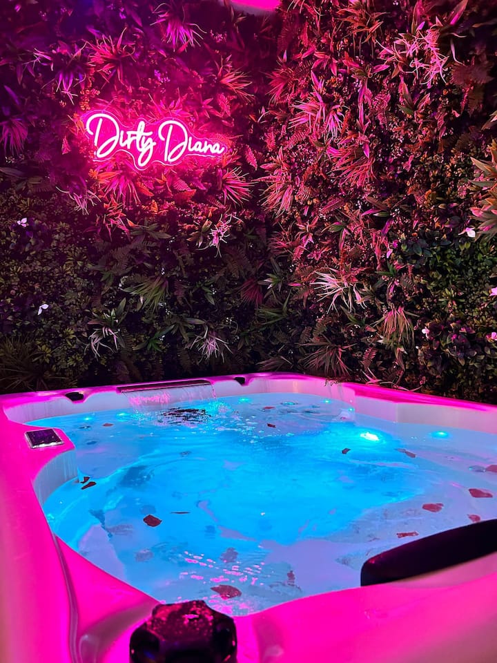 Dirty Diana Love & Spa - Cassis