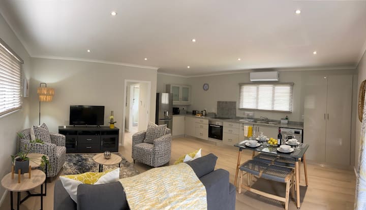 Luxurious 1-bed Apartment. - KwaMashu