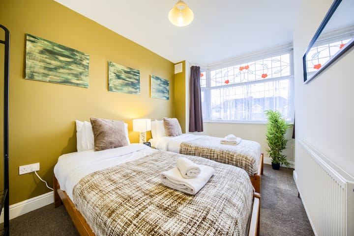 Cosy 5 Br House • Free Parking • Wifi • Garden - Coventry