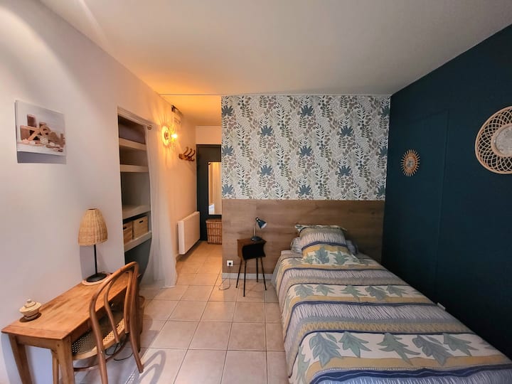Chambre/studio Indépendant Avec Sdb Et Pte Cuisine - Brignoles