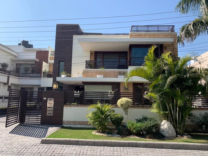 Aanz Aura- Lux Homestay Near Chandigarh Airport - Chandigarh