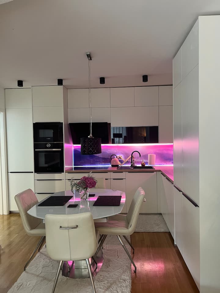 Apartment Anaa | Modern, Balcony & Parking - Radovljica