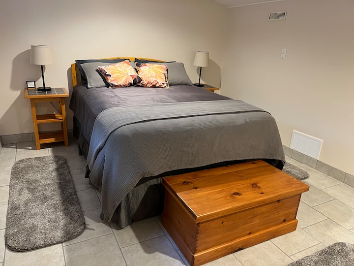 Quiet B & B Walkable To Downtown - Orillia