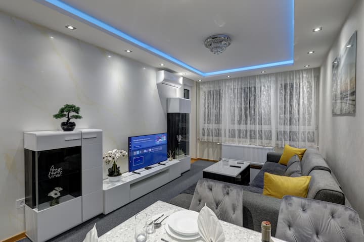 Lux Ivan With Free Private Parking - Újvidék