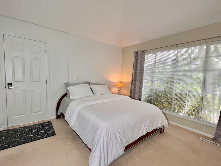 Spacious 2 Suites–comfort & Relaxing For 4 Guests - 버너비