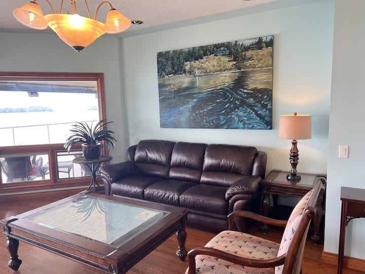 5w Oceanfront Hideaway - Room C (Garry Oak) - Salt Spring Island