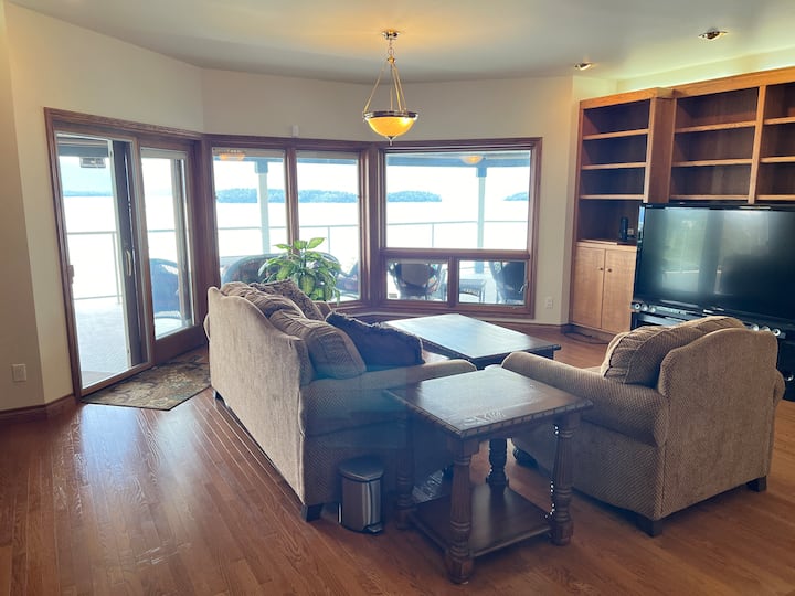 5w Oceanfront Hideaway - Room A (Arbutus) - Salt Spring Island