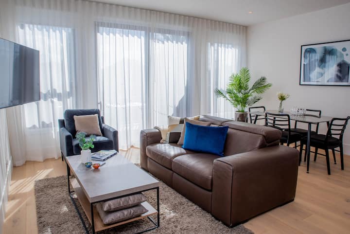 Moonee Valley Racecourse , 2br, 2bth, 1 Park - Kensington