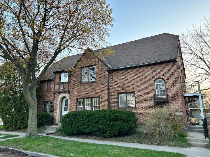 Stylish 1925 Milwaukee Home - Milwaukee, WI