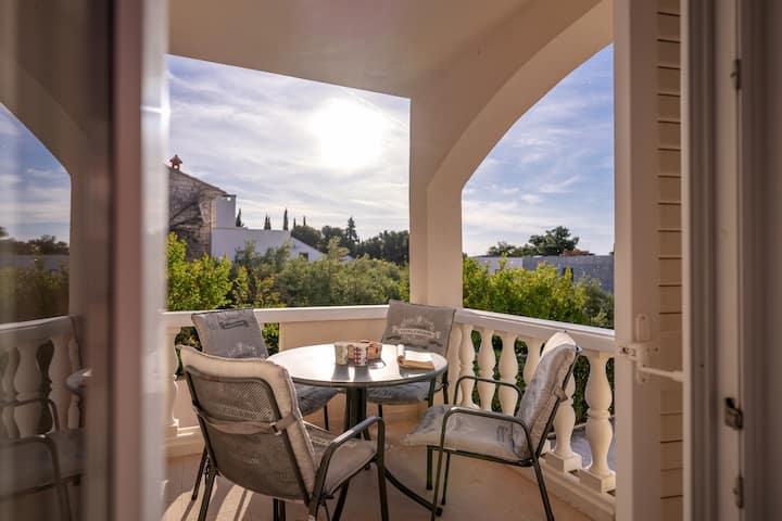 1br Spacious Apartment Near Zlatni Rat - Bol